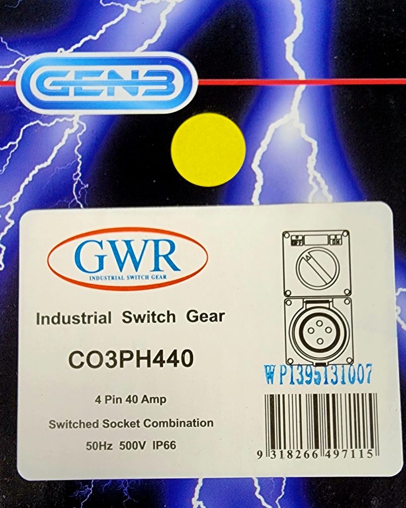 SWITCHED SOCKET OUTLET 500V 40AMP 4 ROUND PIN IP66 - Uniquip Electrical